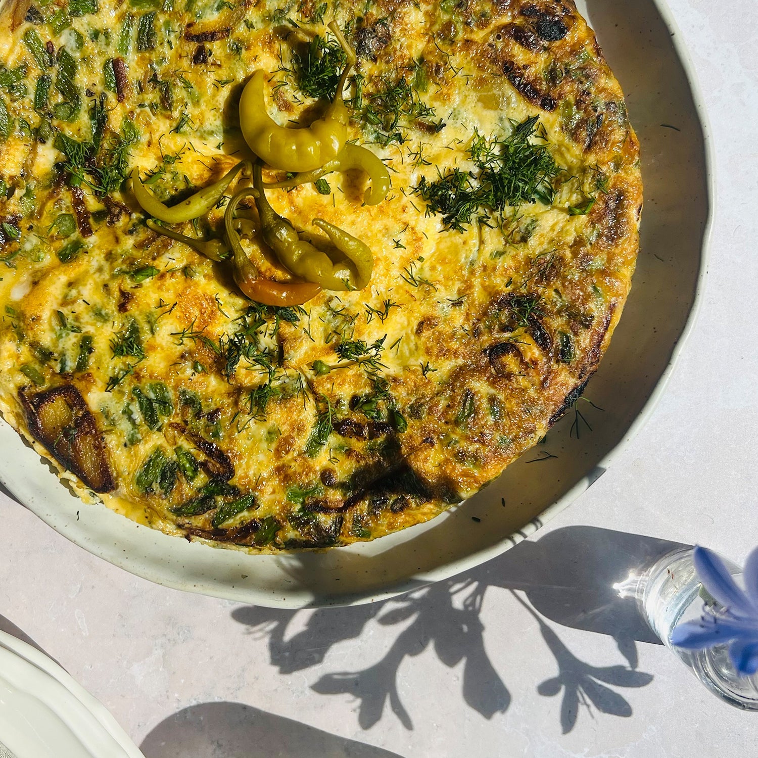 Asparagus, Cheddar, Dill & Pickled Chilli Frittata | Joseph Joseph EU
