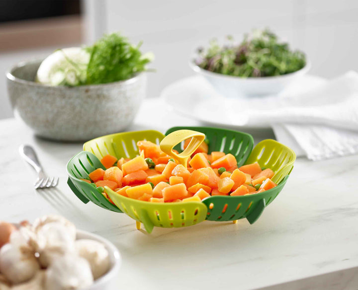 Bloom™ Folding Steamer Basket | Joseph Joseph EU