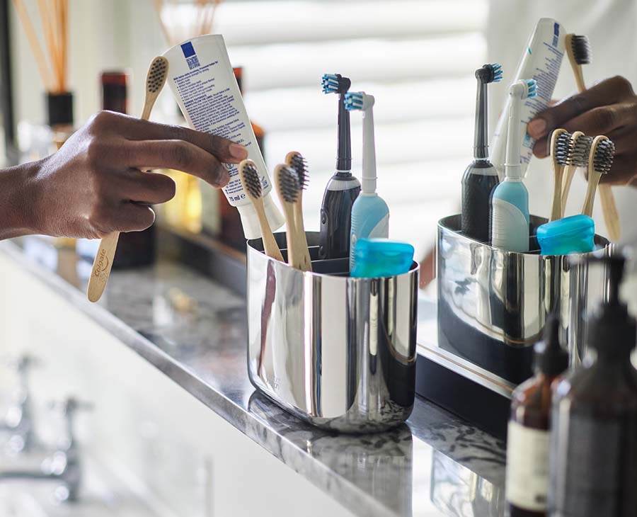 Large Stainless-steel Toothbrush Caddy | Joseph Joseph EU