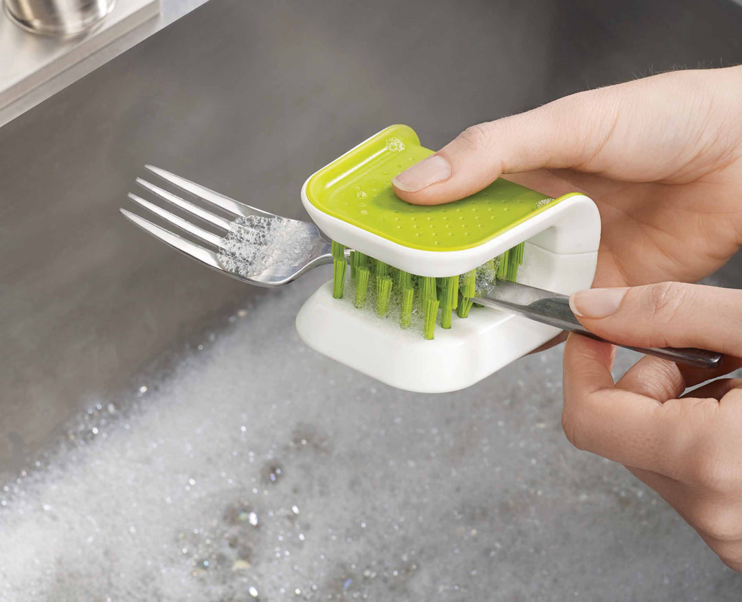 BladeBrush Knife & Cutlery Cleaning Brush - Green | Joseph Joseph EU